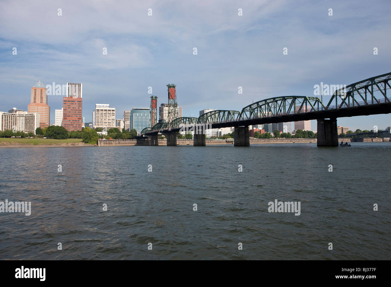 View of downtown Portland, Wilamette River, Morrison Bridge, waterfront ...