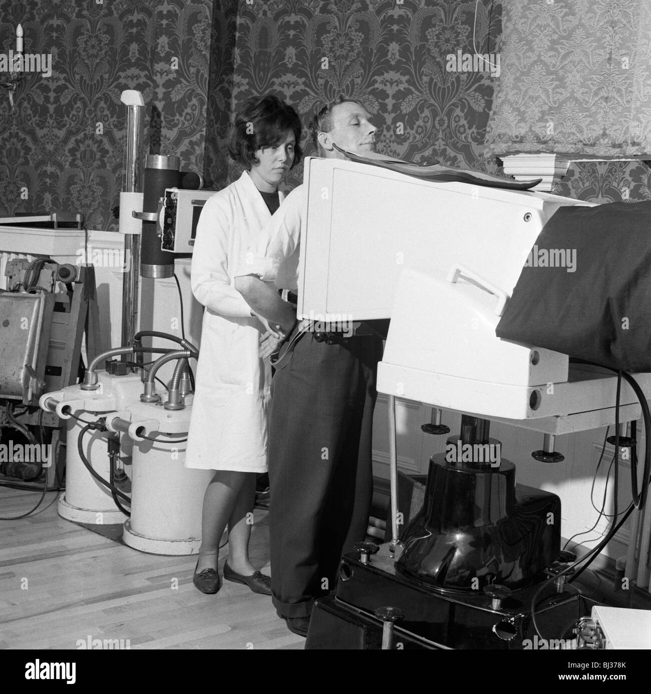 Medical examination 1960s hi-res stock photography and images - Alamy