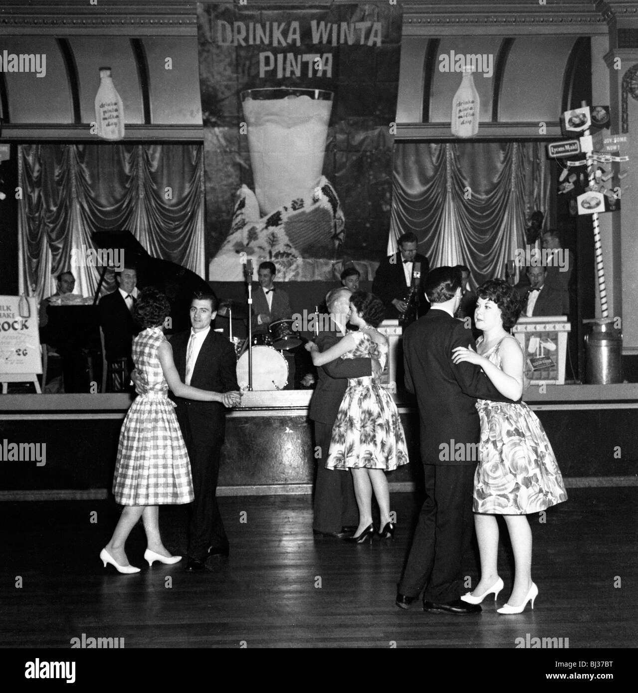 Lyons Maid Drinka Winta Pinta promotional dance, Mexborough, South ...