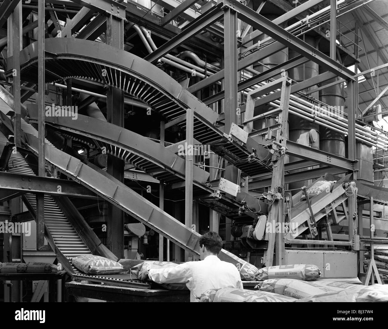 1960s industry factory conveyor belt hi-res stock photography and ...
