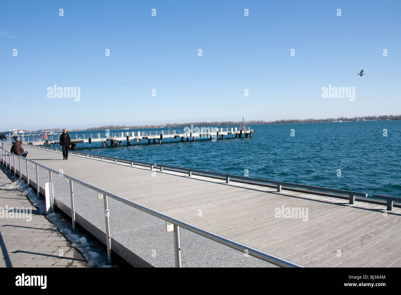 Harborfront walkway hi-res stock photography and images - Alamy