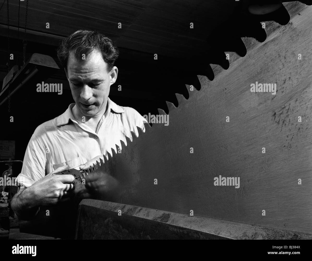 Setting a saw hi-res stock photography and images - Alamy