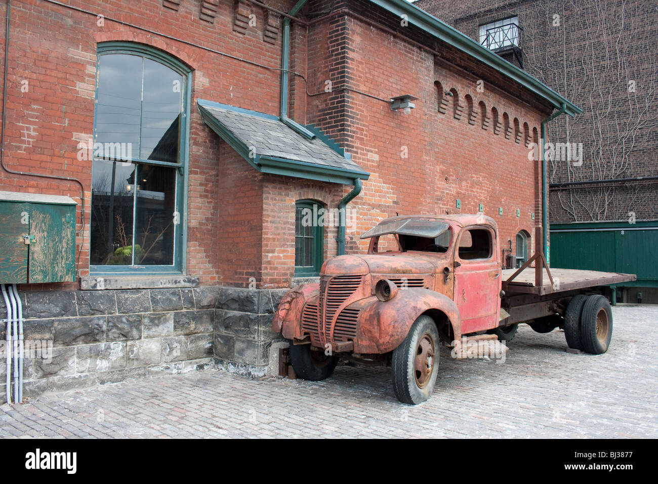 Red brick factory hi-res stock photography and images - Alamy