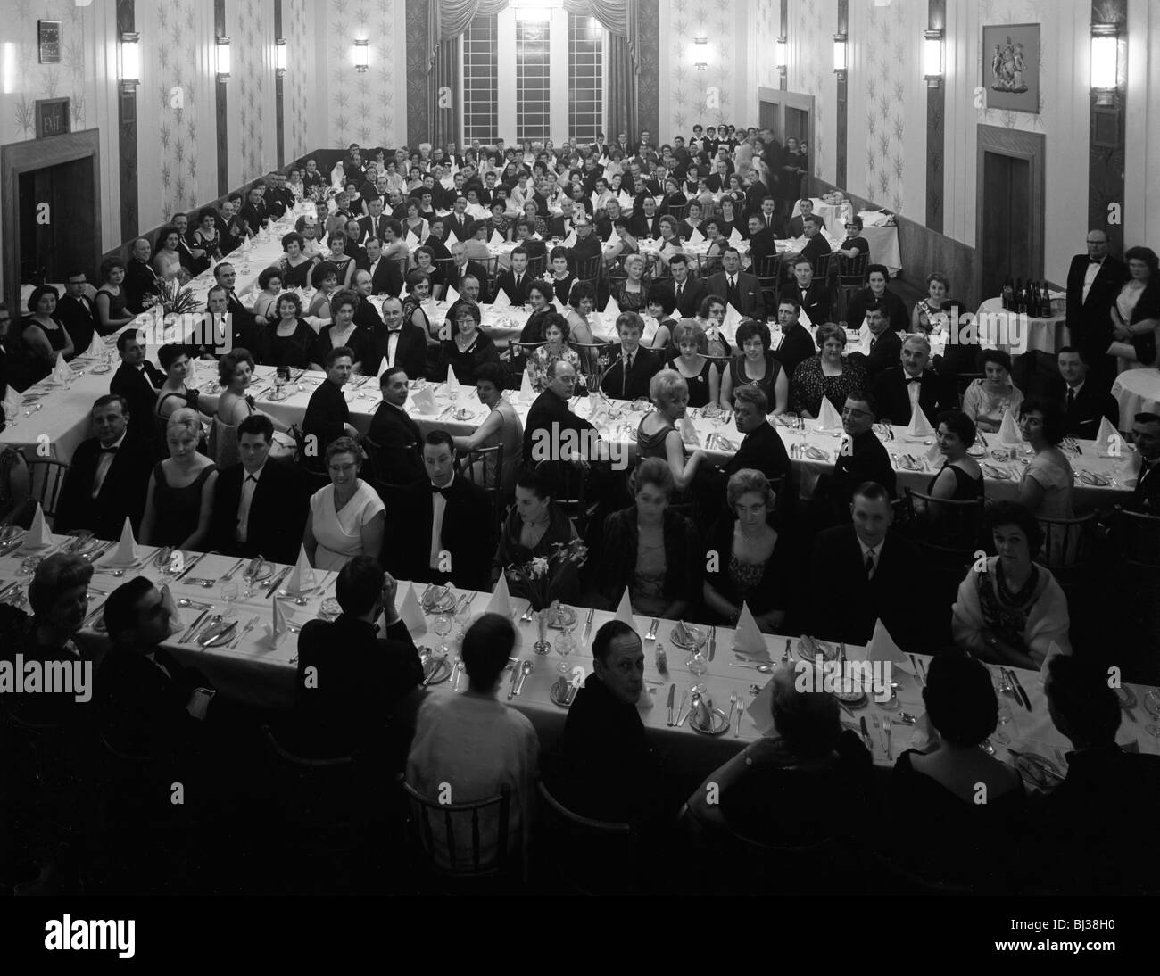 Sitting dinner table black white hi-res stock photography and images ...