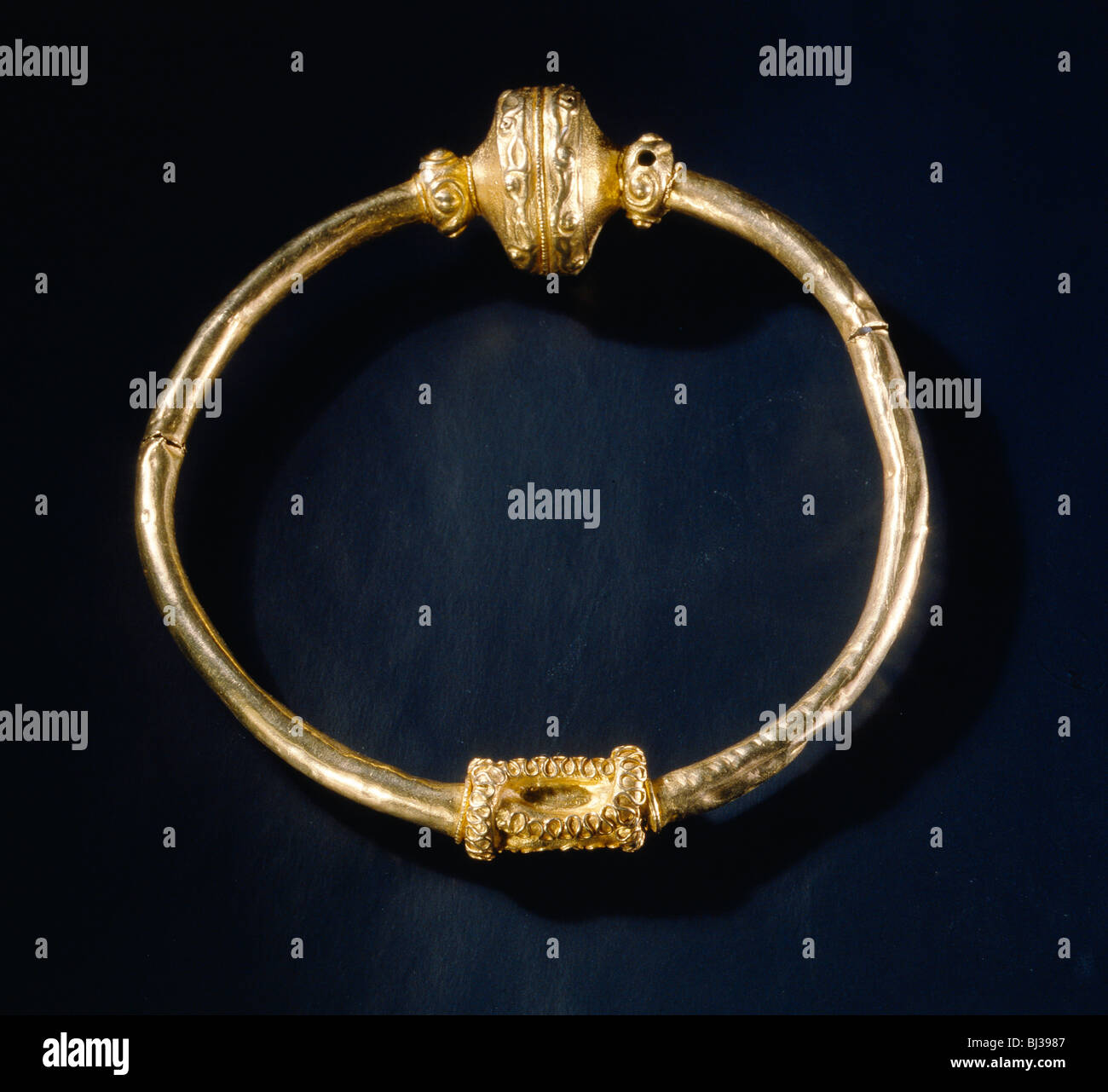 Gold torc celtic hi-res stock photography and images - Alamy