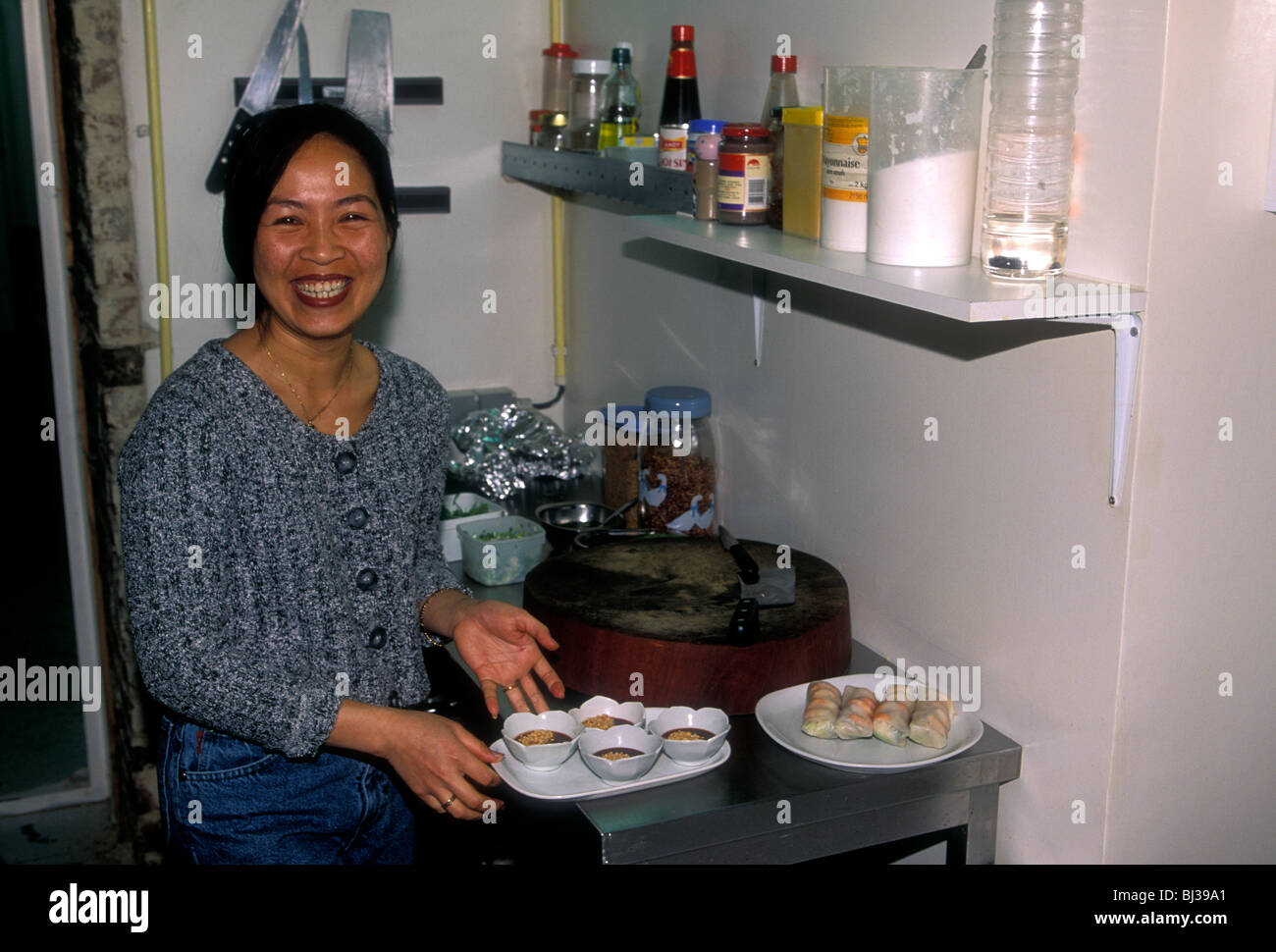 Vietnamese woman, adult woman, cook, cooking, chef, waitress ...