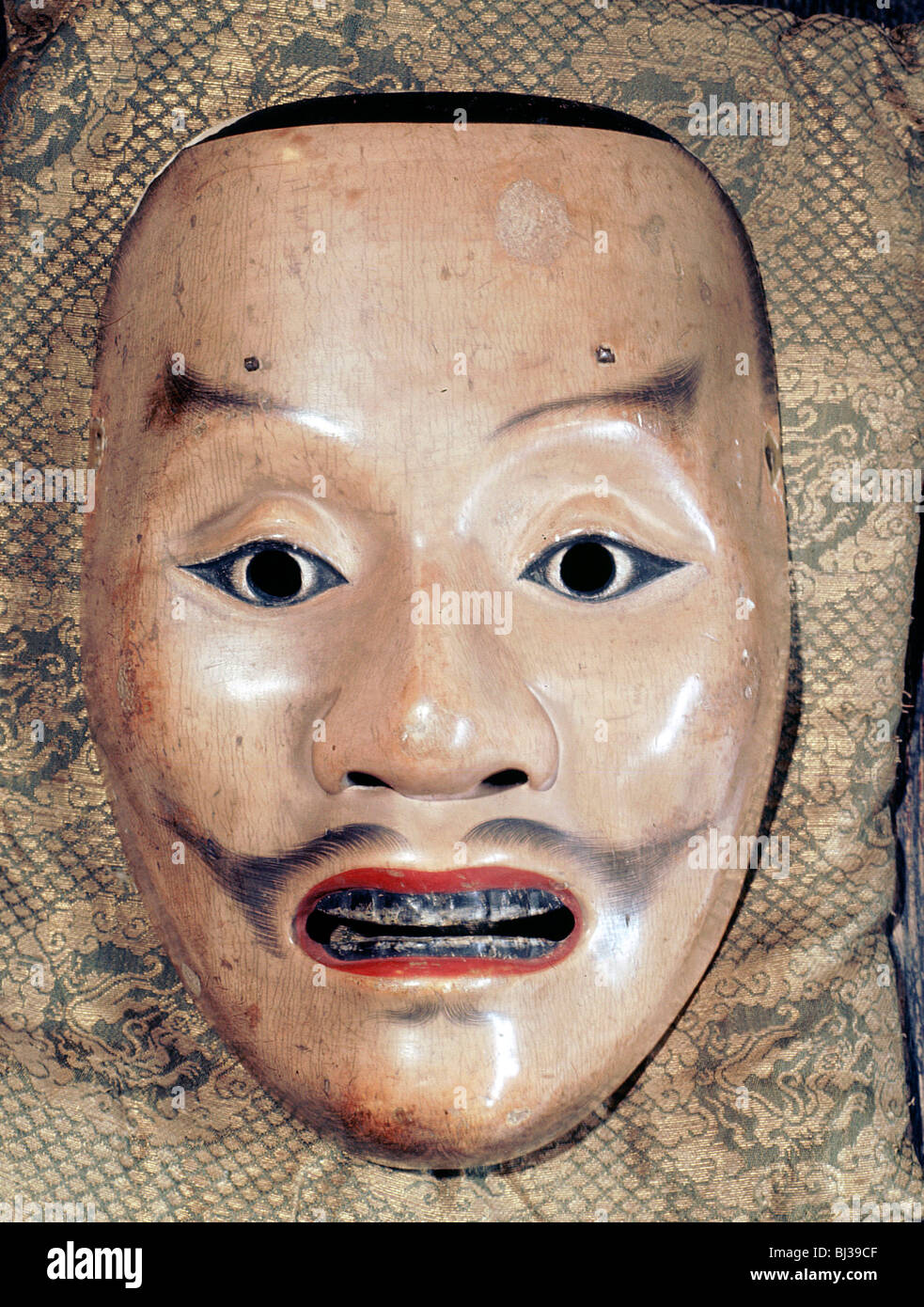 Japanese noh theatre mask hi-res stock photography and images - Alamy