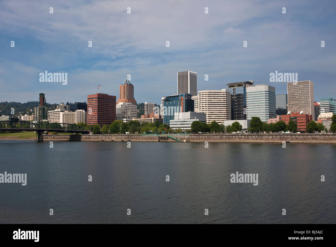 View of downtown Portland, Wilamette River, Morrison Bridge, waterfront ...