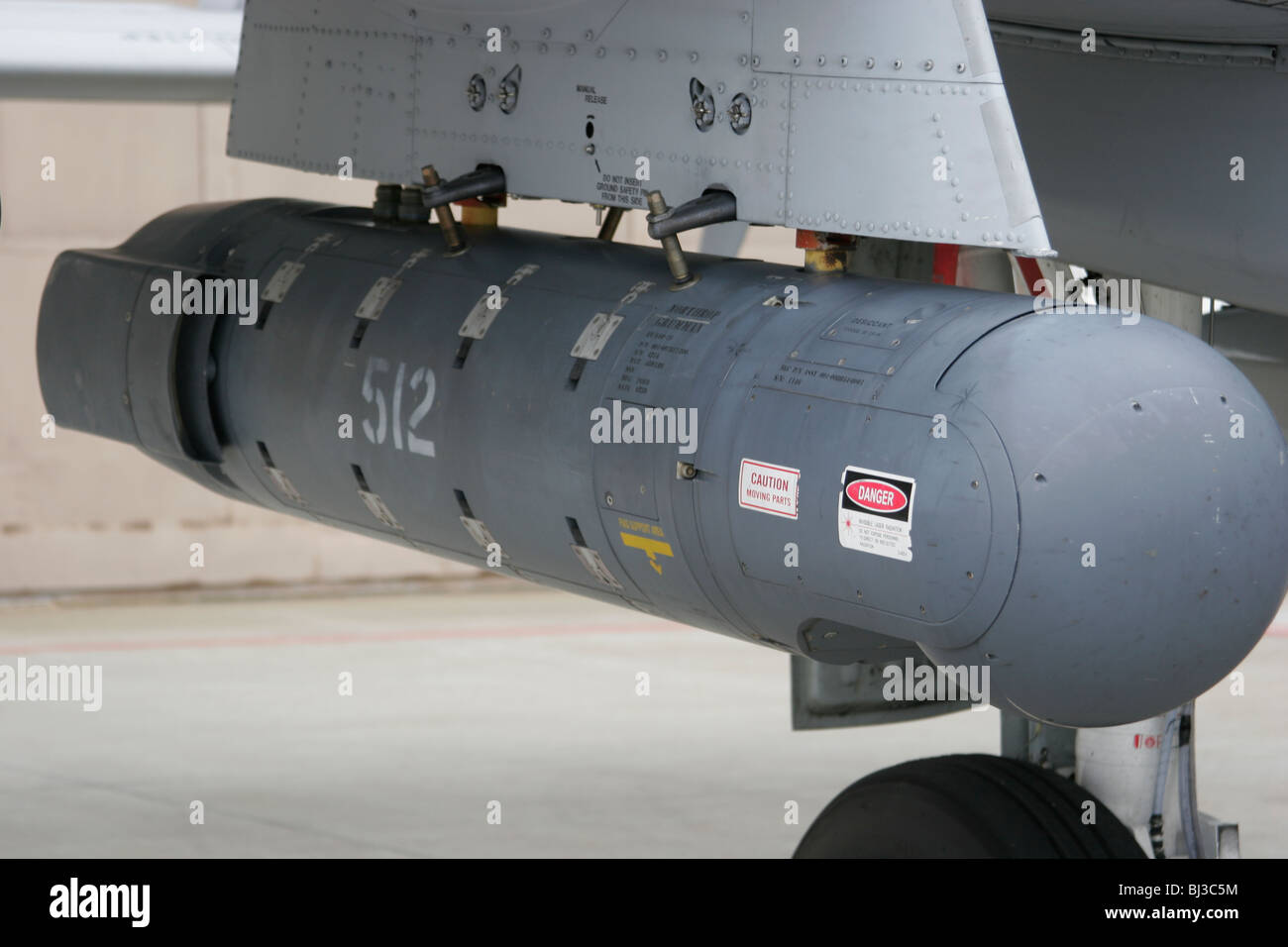 A LANTIRN targeting pod mounted on a weapons pylon of an A-10 attack ...