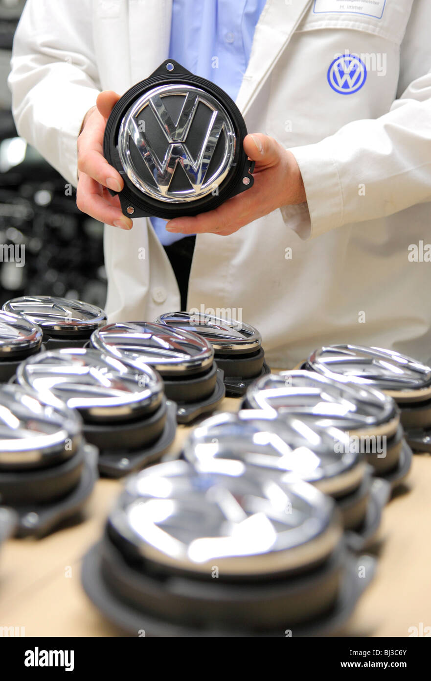 Vw logo production hi-res stock photography and images - Alamy