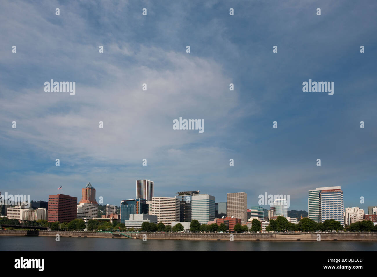 View of downtown Portland, Wilamette River, Morrison Bridge, waterfront ...
