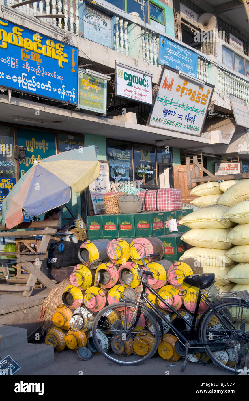 MYANMAR (BURMA) SHOPS AND GOODS FOR SALE AT MANDALAY COACH STATION ...