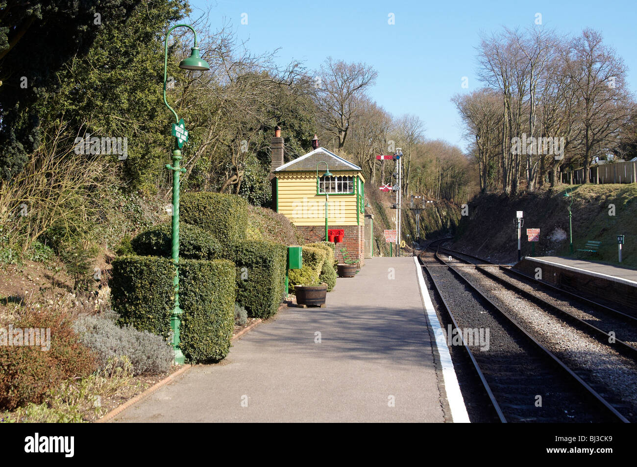 Railway station 1950s hi-res stock photography and images - Alamy