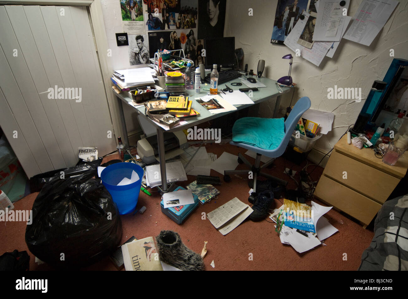 Teenager’s messy bedroom Stock Photo - Alamy