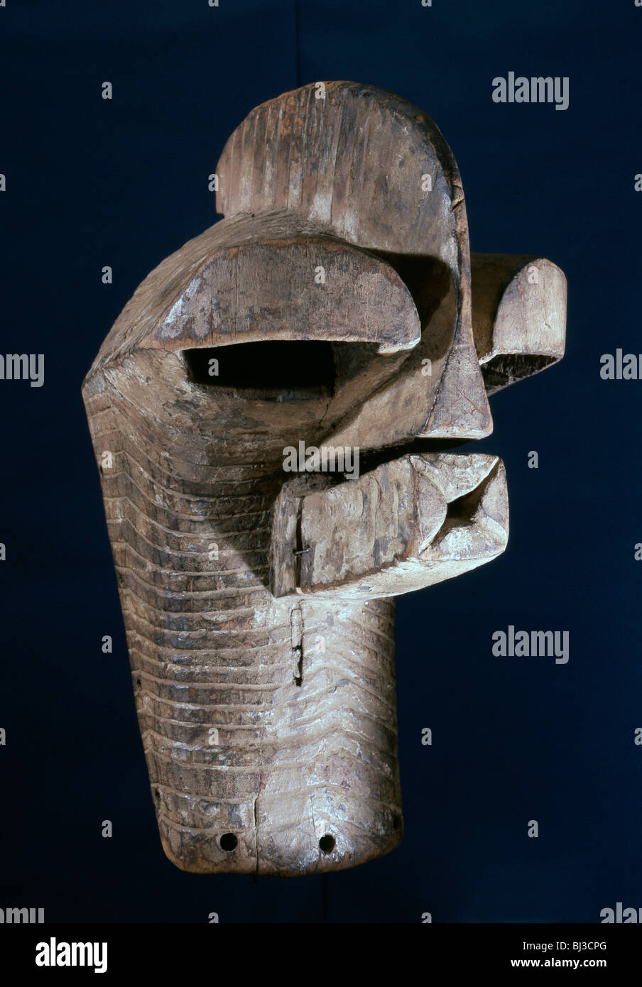 Congolese mask hi-res stock photography and images - Alamy