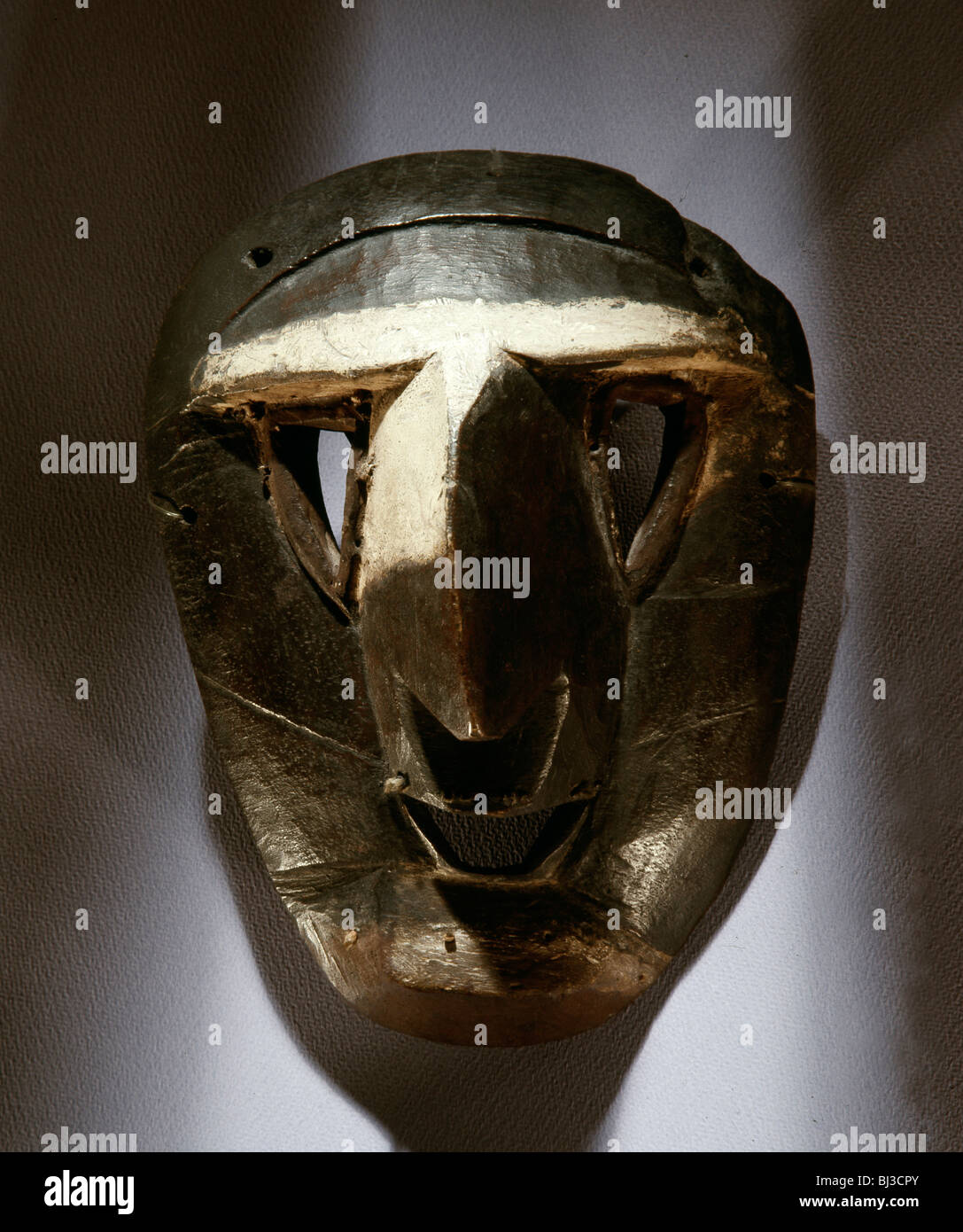 Congolese mask hi-res stock photography and images - Alamy