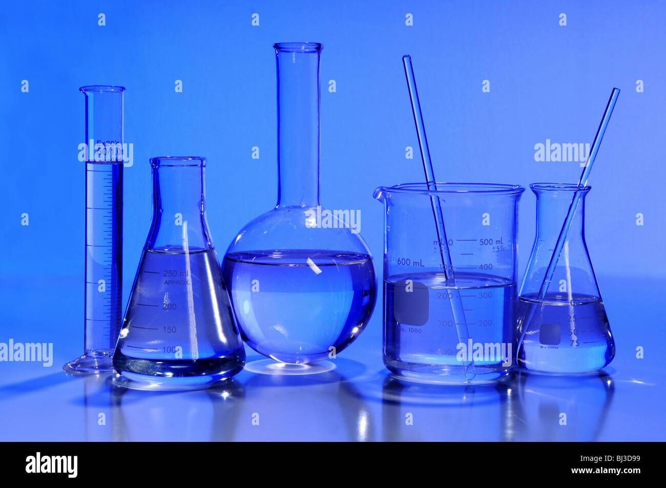 Laboratory glassware flasks test tubes hi-res stock photography and ...