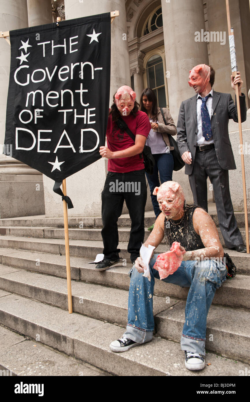 Pigs with Government of the Dead banner, Royal Exchange, Bonuses are ...