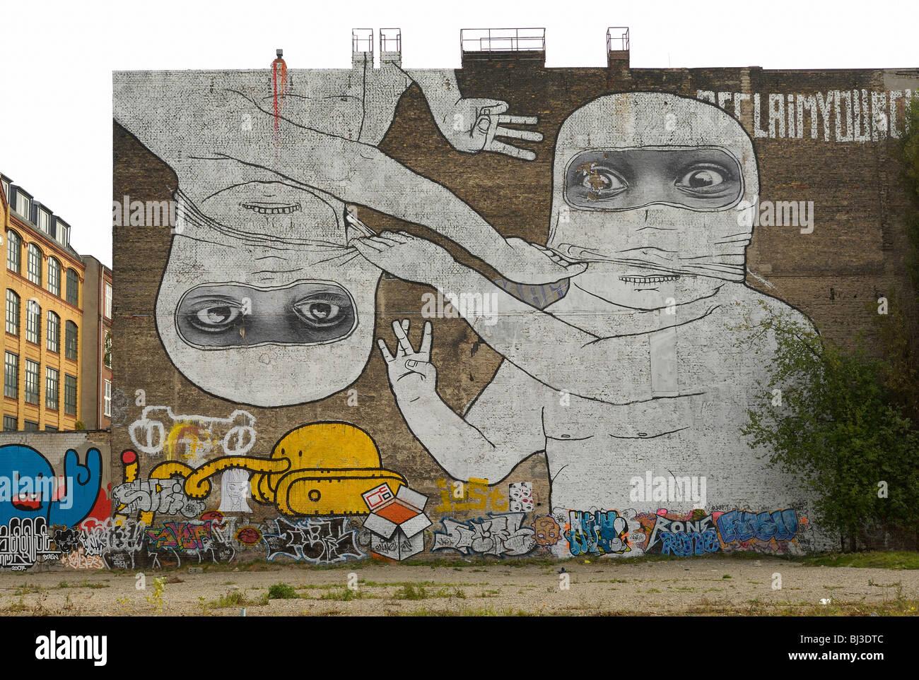 Graffiti on berlin wall hi-res stock photography and images - Alamy