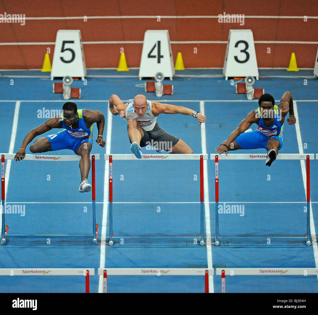 Mens hurdles hi-res stock photography and images - Alamy