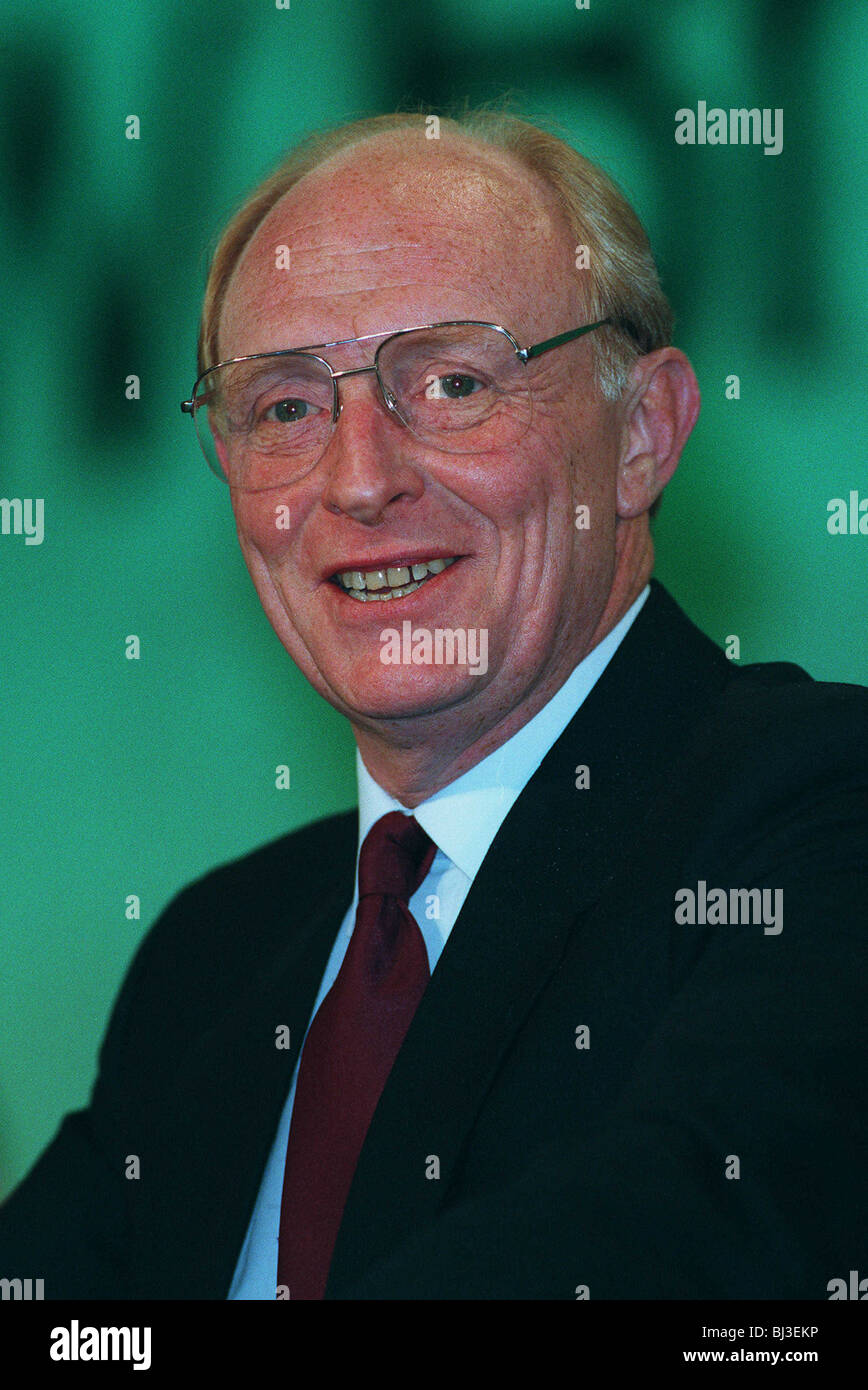 Former labour party leader neil kinnock hi-res stock photography and ...