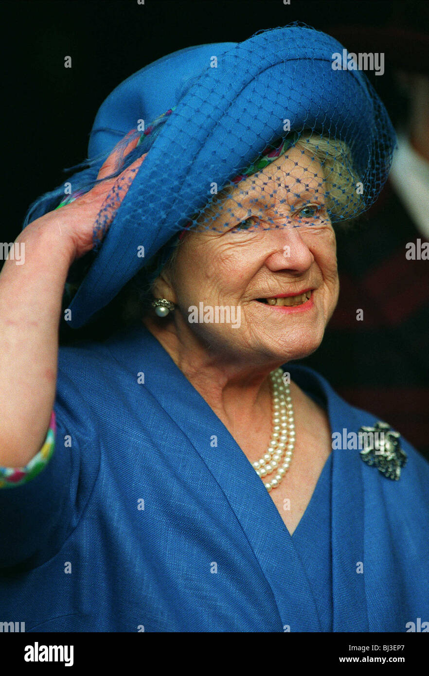 QUEEN MOTHER ROYAL FAMILY 17 March 1994 Stock Photo - Alamy