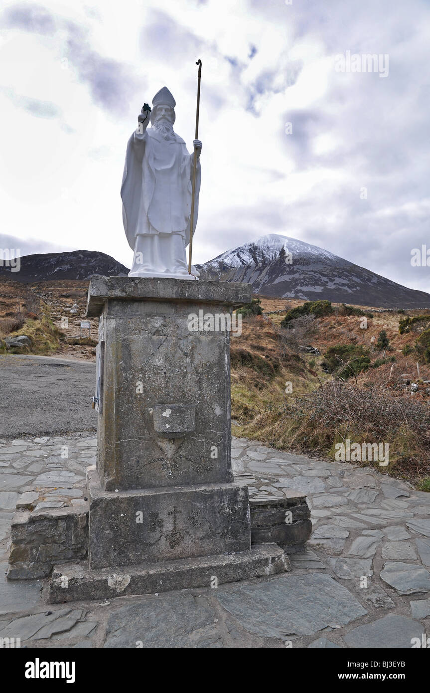 Saint patrick statue hi-res stock photography and images - Alamy