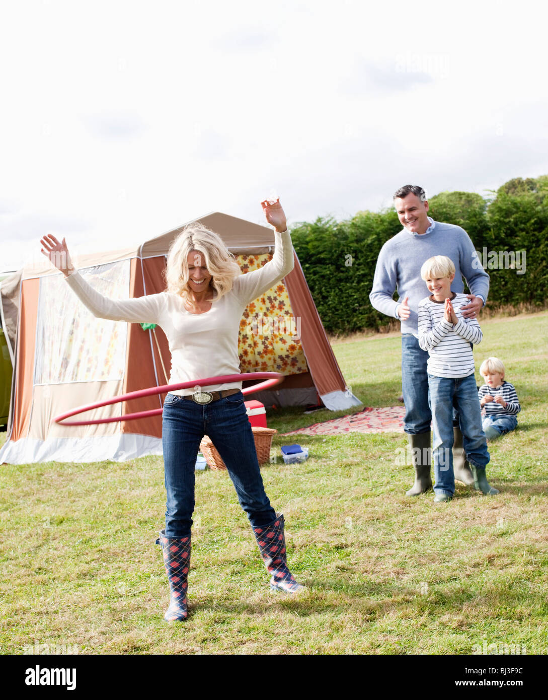 Hula hooping children hi-res stock photography and images - Alamy
