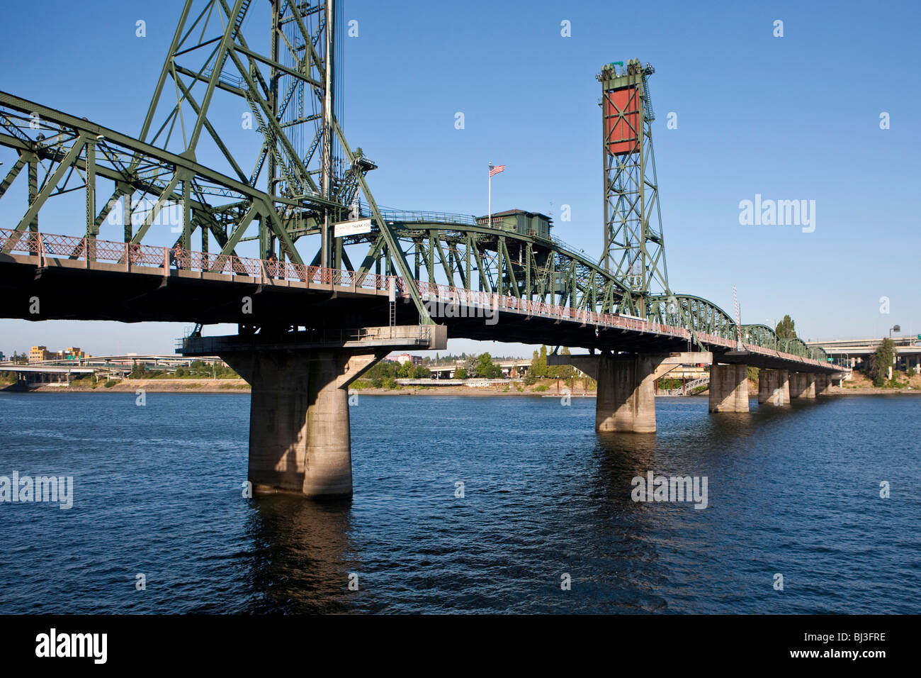 Hawthorne bridge hi-res stock photography and images - Alamy