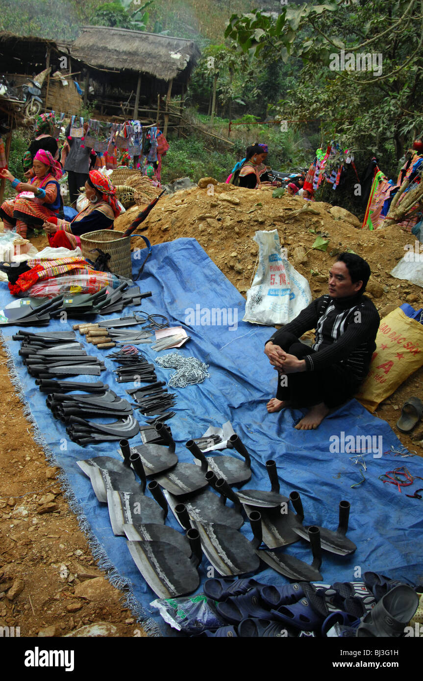 flower hmong man selling farming knifes and tools , Coc Ly, Lao Cai ...