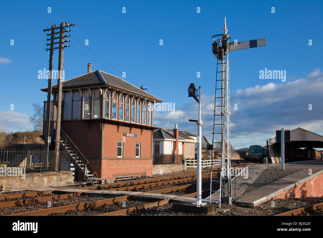 Signal box and signals hi-res stock photography and images - Alamy