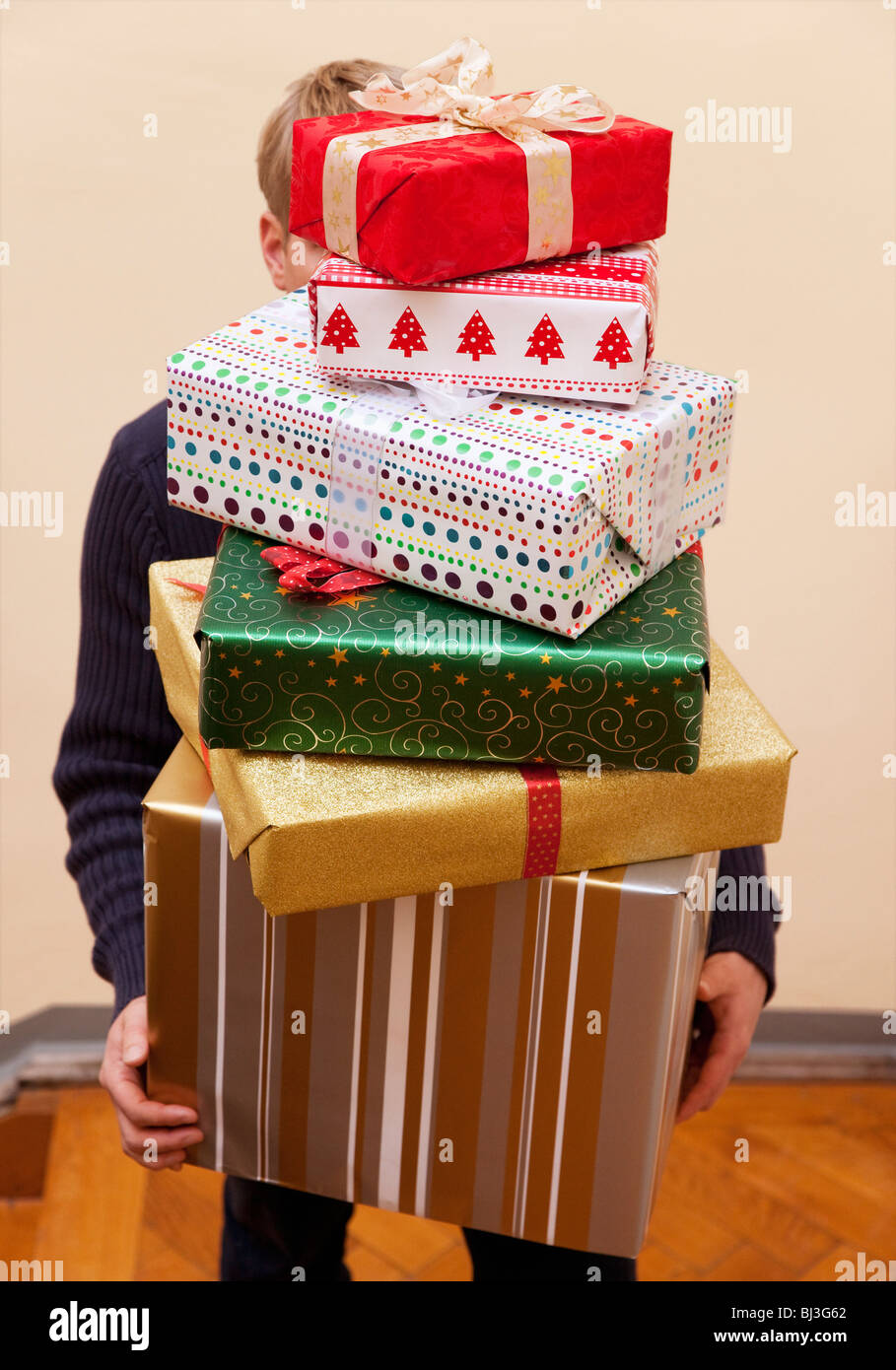 Guy carrying heavy hi-res stock photography and images - Alamy