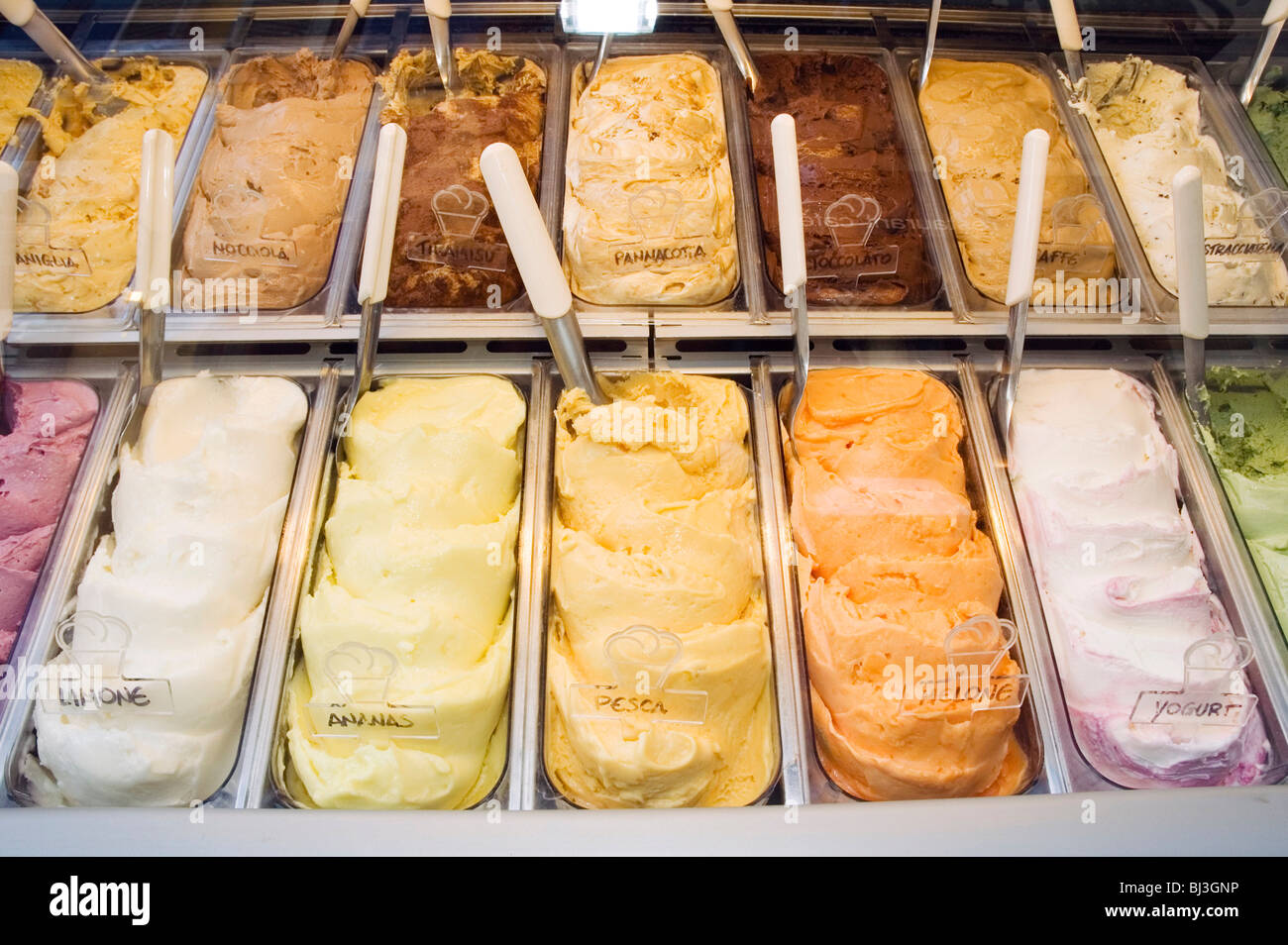 Italian ice cream parlours hi-res stock photography and images - Alamy
