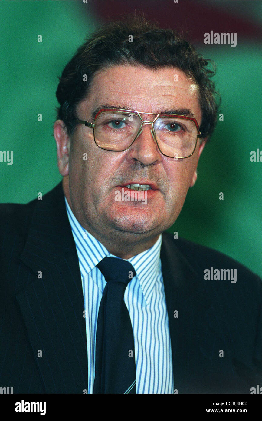 JOHN HUME MP SOCIAL DEMOCRATIC LABOUR PARTY 31 October 1994 Stock Photo ...