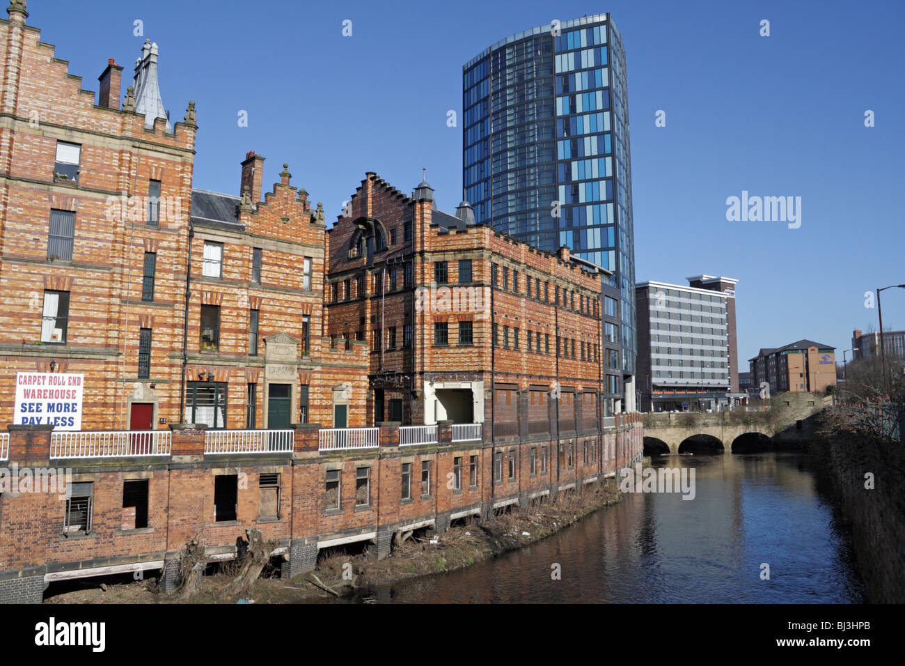 The River Don in Sheffield city centre England, Lady's Bridge cityscape ...