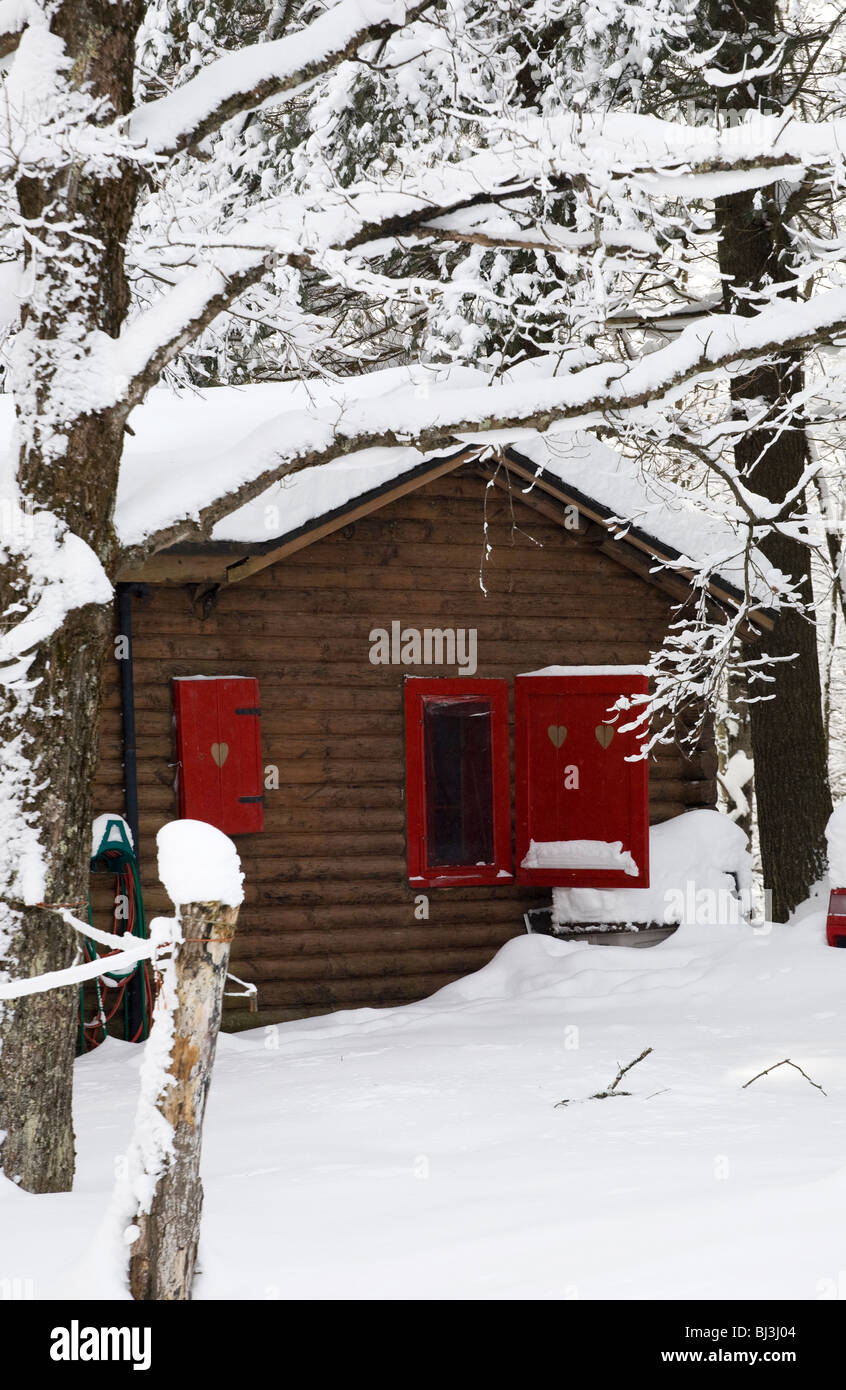 Canada winter house hi-res stock photography and images - Alamy