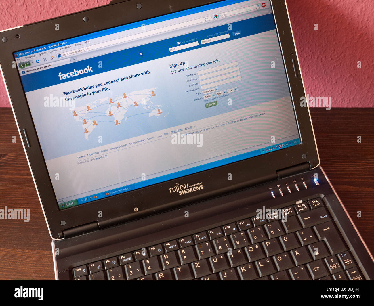 Facebook Home Page High Resolution Stock Photography and Images - Alamy