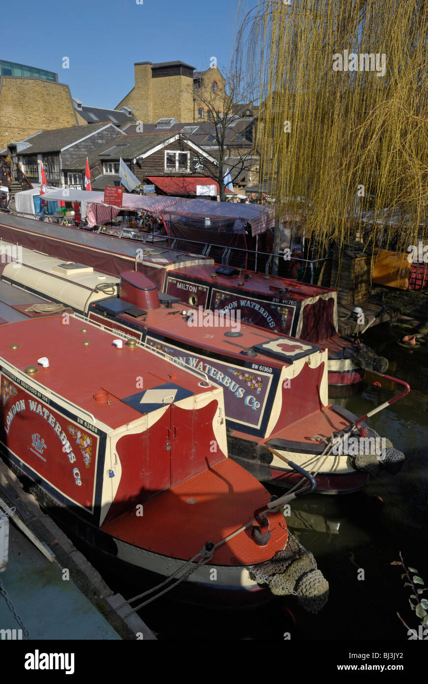 English narrow boats hi-res stock photography and images - Alamy