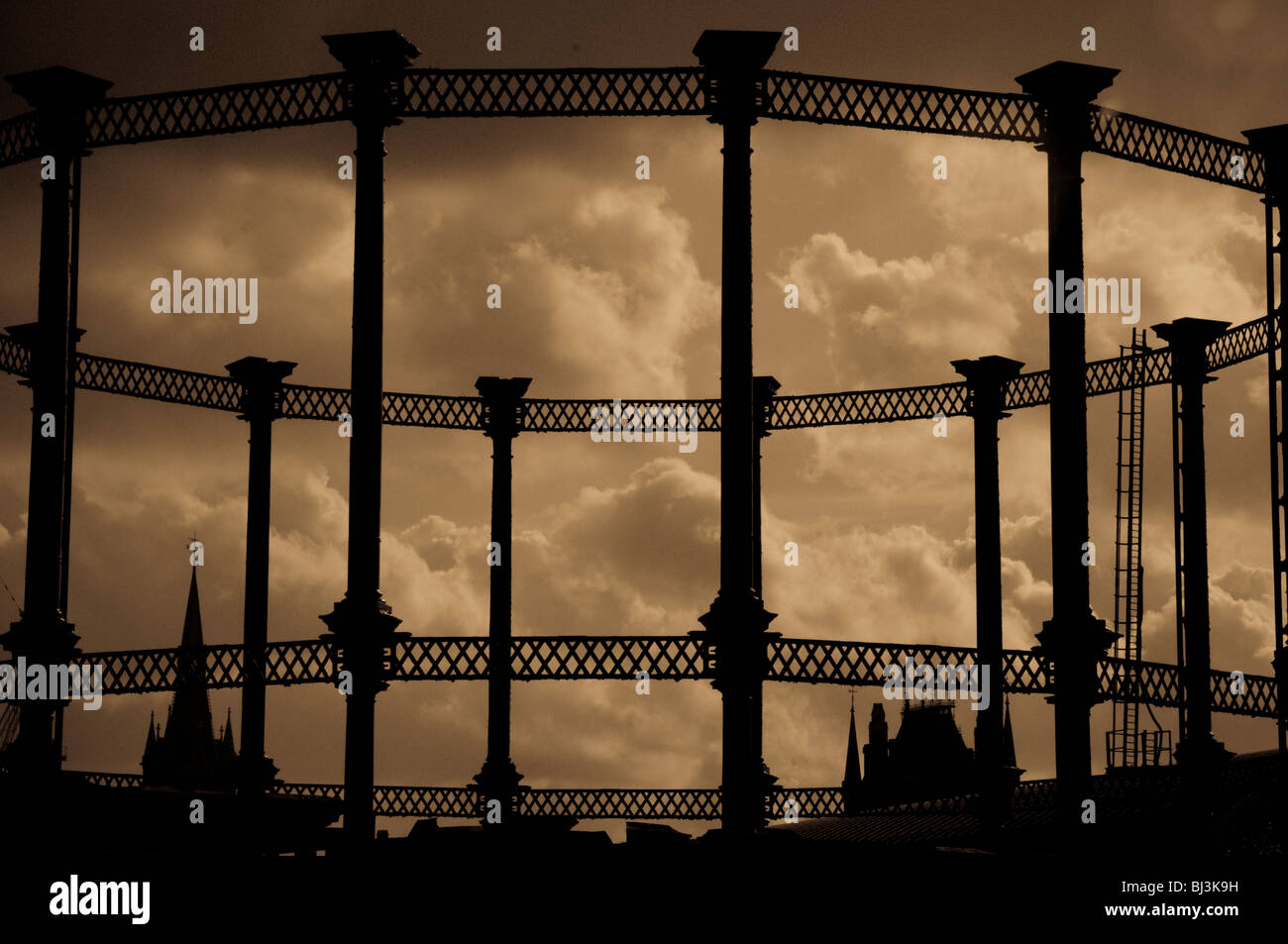 Gasometer silhouette hi-res stock photography and images - Alamy