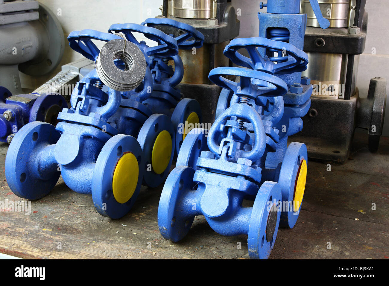 Flanges and valves hi-res stock photography and images - Alamy