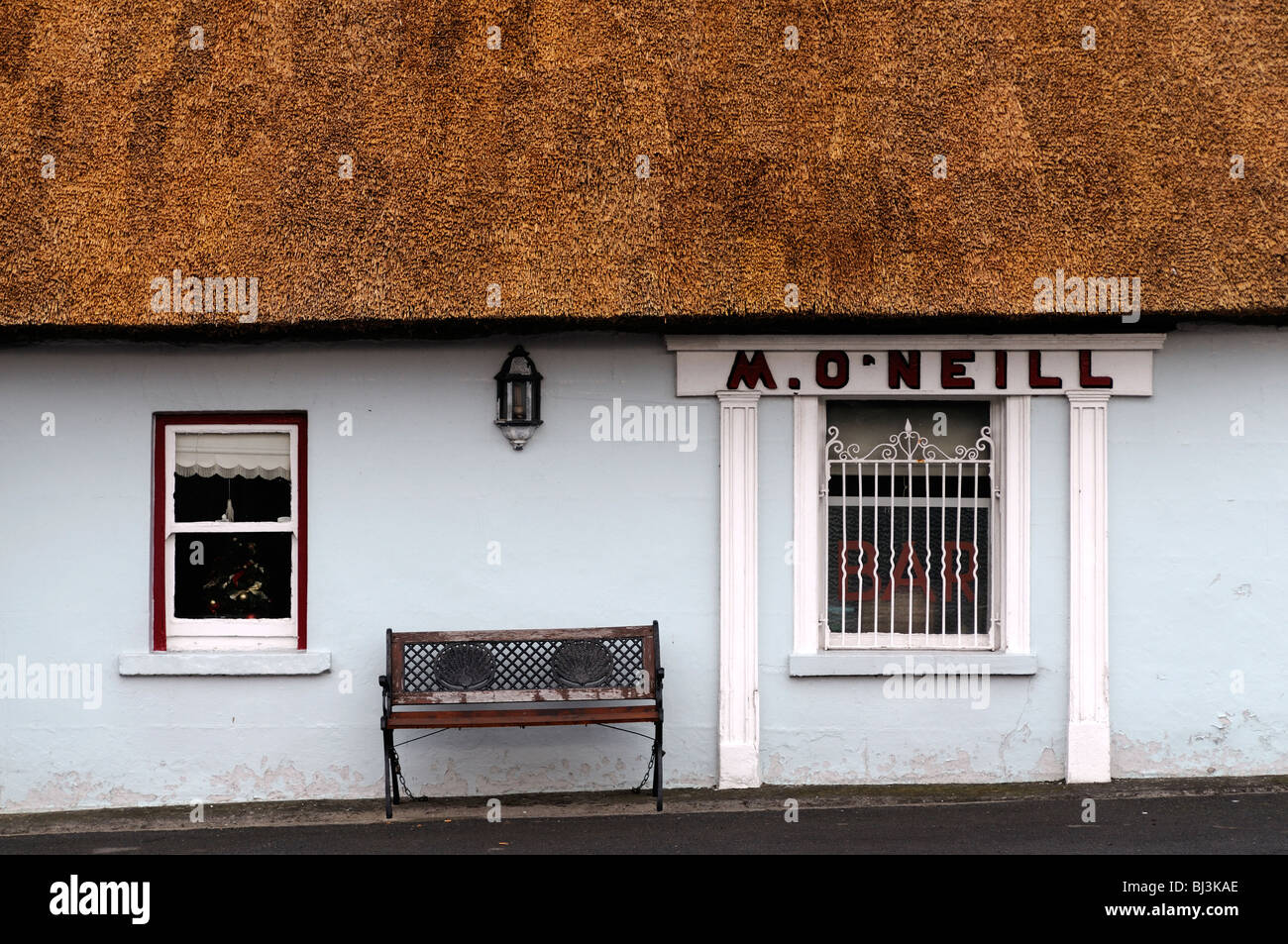 Exterior oneills thatched pub boher hi-res stock photography and images ...