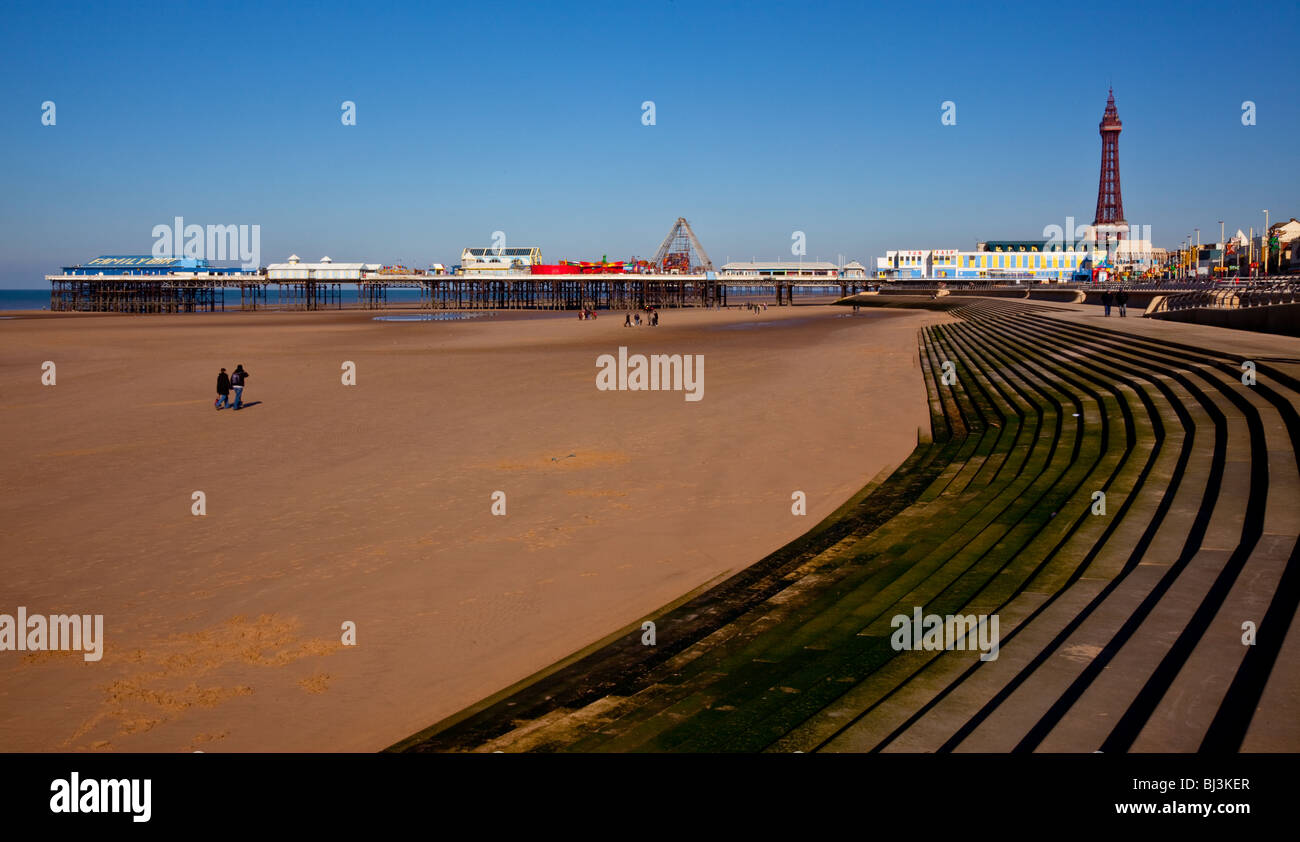 Blackpool beach resort hi-res stock photography and images - Alamy