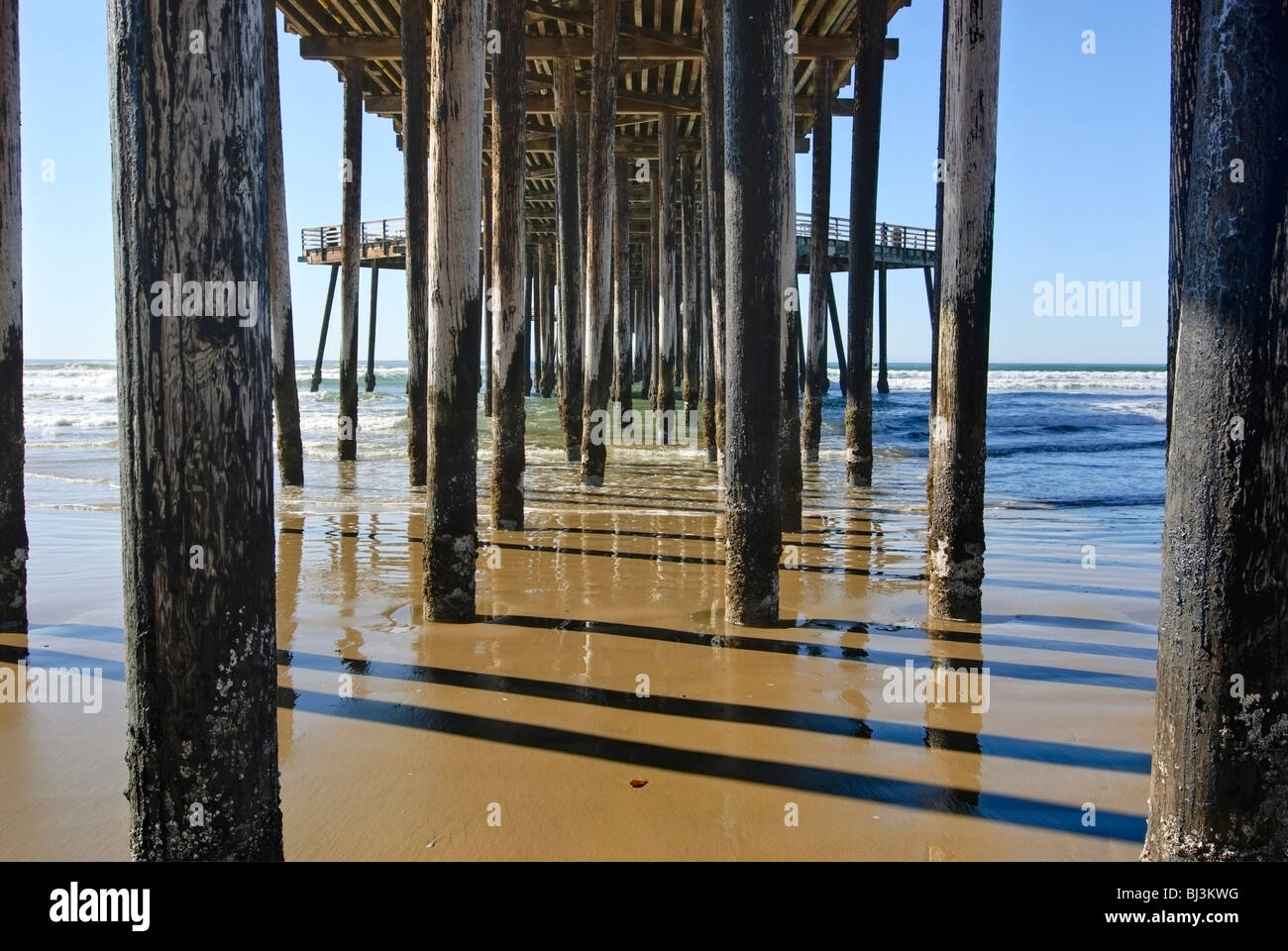 Under underneath below hi-res stock photography and images - Alamy