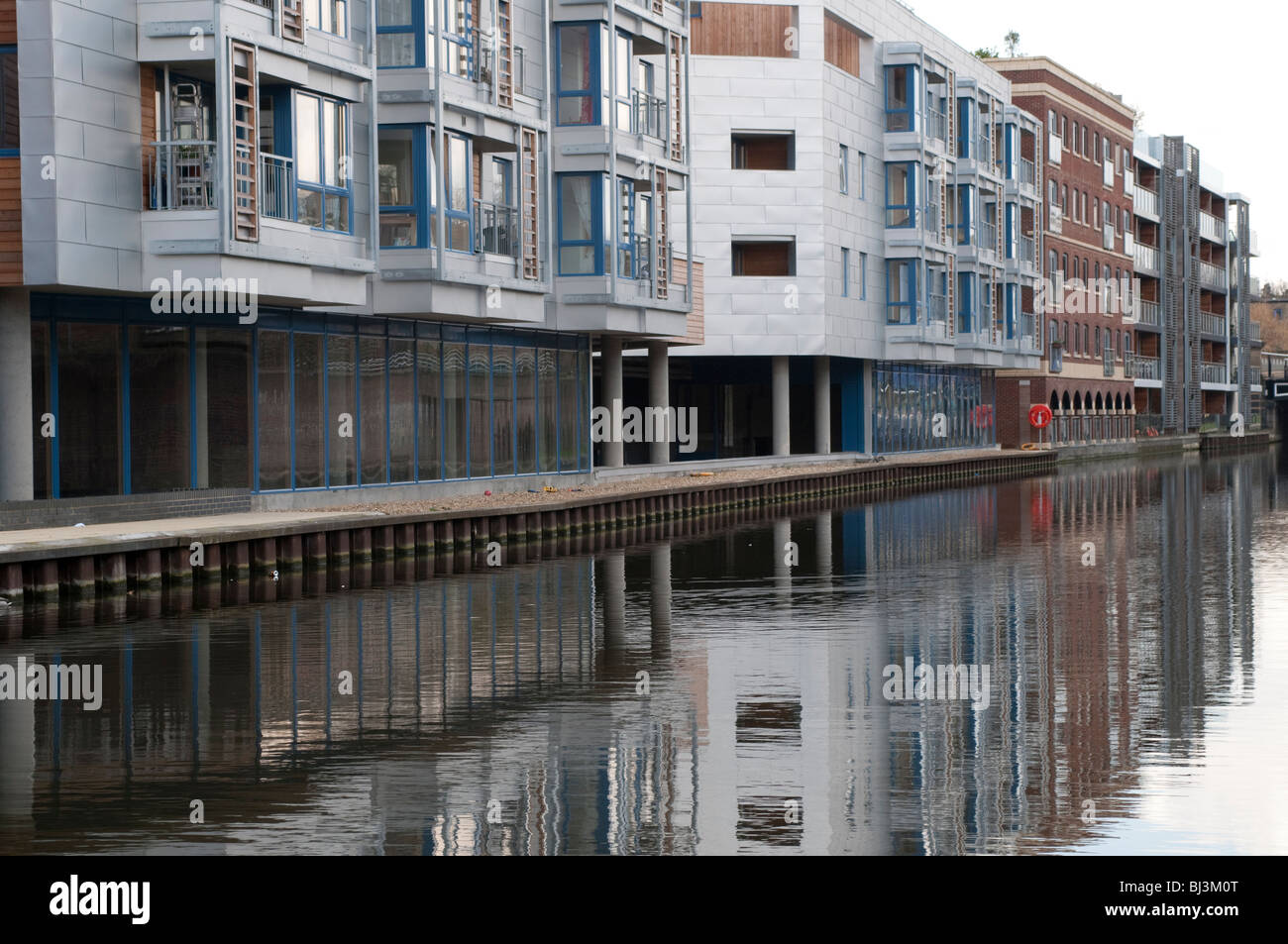 Housing development on Regents Canal, Kings Cross, London, UK Stock ...
