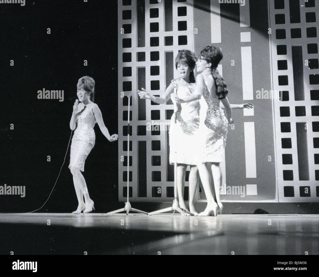 THE RONETTES - US vocal group at the London Palladium 11 October 1964 ...