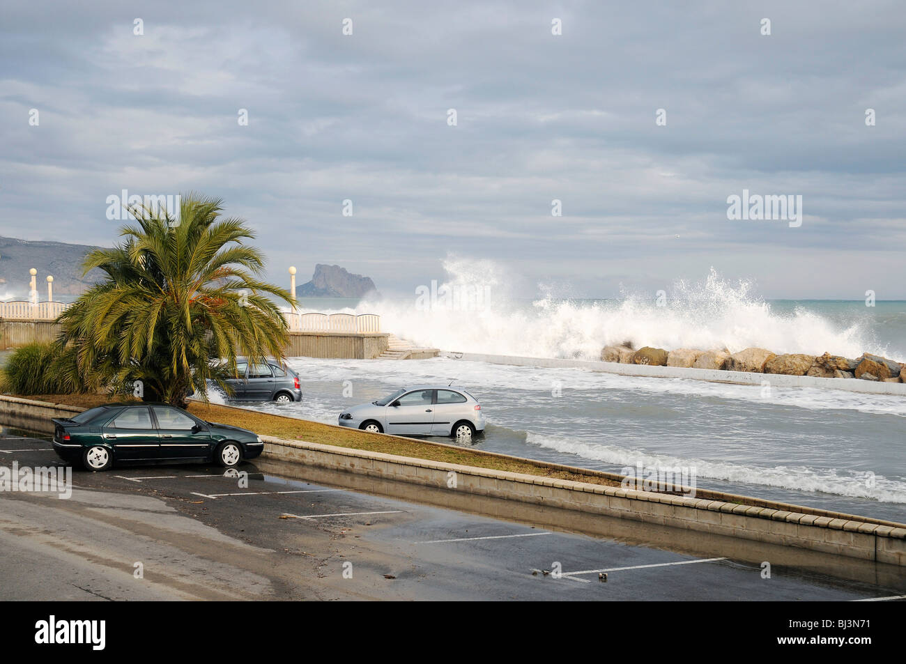 Storm waves, storm flood, flooding, cars, parking lot, Altea, Alicante ...