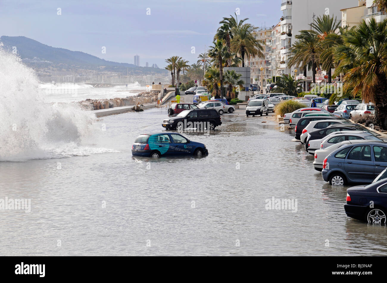 Waves, storm flood, flooding, cars, parking lot, Altea, Alicante ...