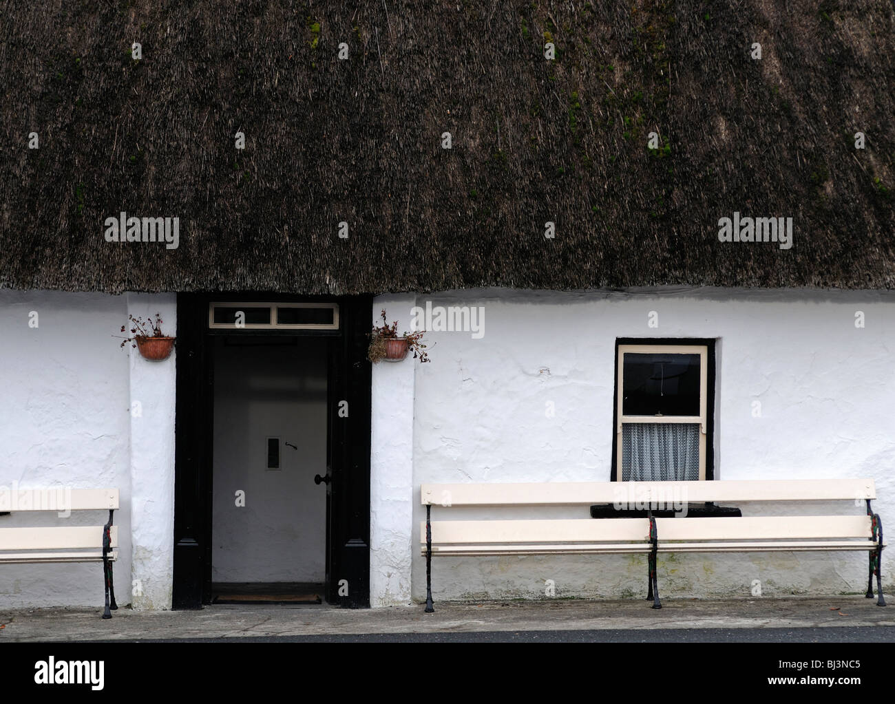 Exterior of Pa mahers maher's thatched pub with the door open boher ...
