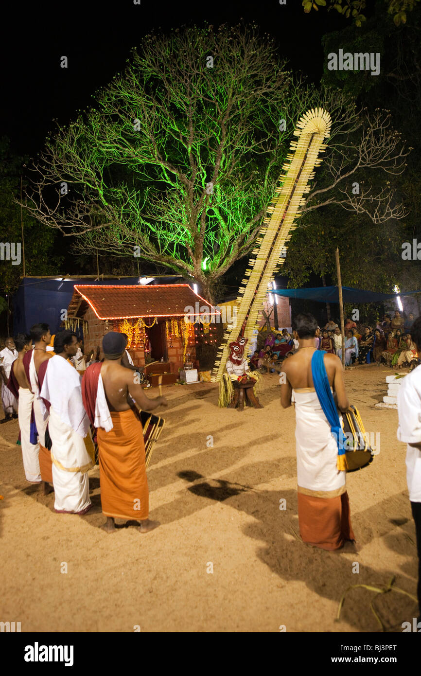 India, Kerala, Cannanore (Kannur), Theyyam, ancient pre Hindu folk art ...