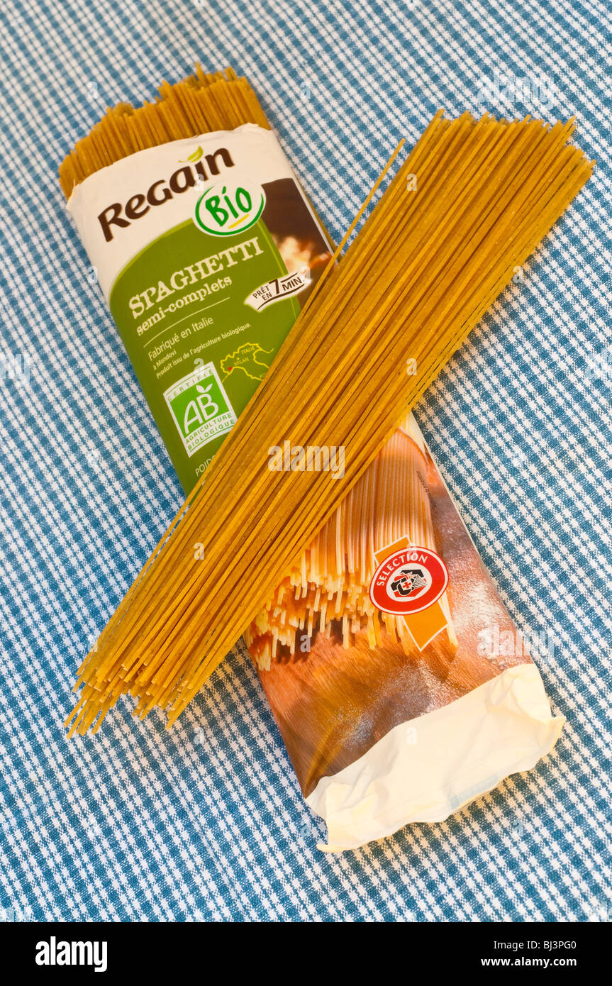 Packet of spaghetti hi-res stock photography and images - Alamy
